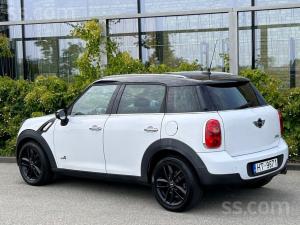 White MINI Countryman 2011 in Riga, with an engine capacity of 2.00 L and mileage of 239 thousand km for 5750 €, photo 6 on AUTOMOTO.COM.LV
