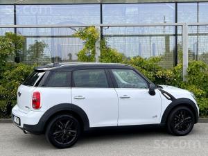 White MINI Countryman 2011 in Riga, with an engine capacity of 2.00 L and mileage of 239 thousand km for 5750 €, photo 11 on AUTOMOTO.COM.LV