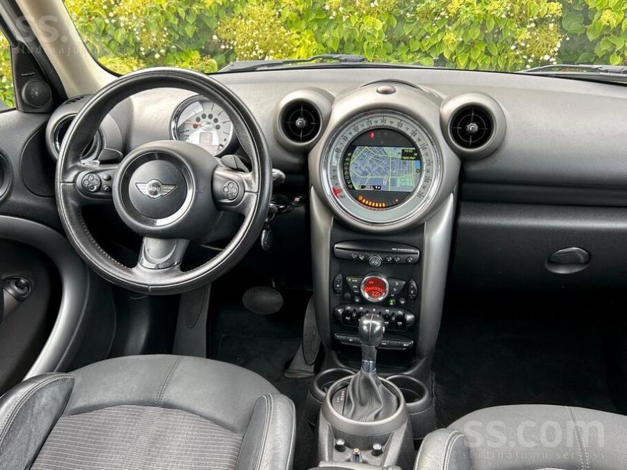 White MINI Countryman 2011 in Riga, with an engine capacity of 2.00 L and mileage of 239 thousand km for 5750 €, photo 15 on AUTOMOTO.COM.LV