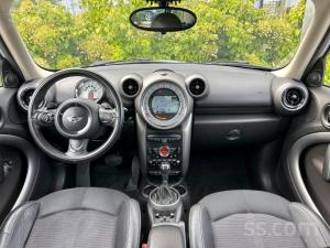 White MINI Countryman 2011 in Riga, with an engine capacity of 2.00 L and mileage of 239 thousand km for 5750 €, photo 16 on AUTOMOTO.COM.LV