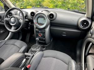 White MINI Countryman 2011 in Riga, with an engine capacity of 2.00 L and mileage of 239 thousand km for 5750 €, photo 18 on AUTOMOTO.COM.LV