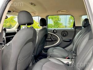 White MINI Countryman 2011 in Riga, with an engine capacity of 2.00 L and mileage of 239 thousand km for 5750 €, photo 20 on AUTOMOTO.COM.LV