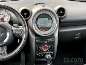 White MINI Countryman 2011 in Riga, with an engine capacity of 2.00 L and mileage of 239 thousand km for 5750 €, photo 21 on AUTOMOTO.COM.LV