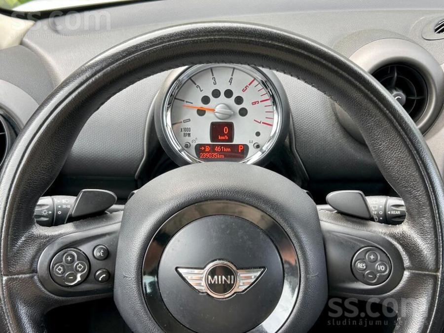 White MINI Countryman 2011 in Riga, with an engine capacity of 2.00 L and mileage of 239 thousand km for 5750 €, photo 23 on AUTOMOTO.COM.LV