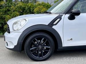White MINI Countryman 2011 in Riga, with an engine capacity of 2.00 L and mileage of 239 thousand km for 5750 €, photo 27 on AUTOMOTO.COM.LV