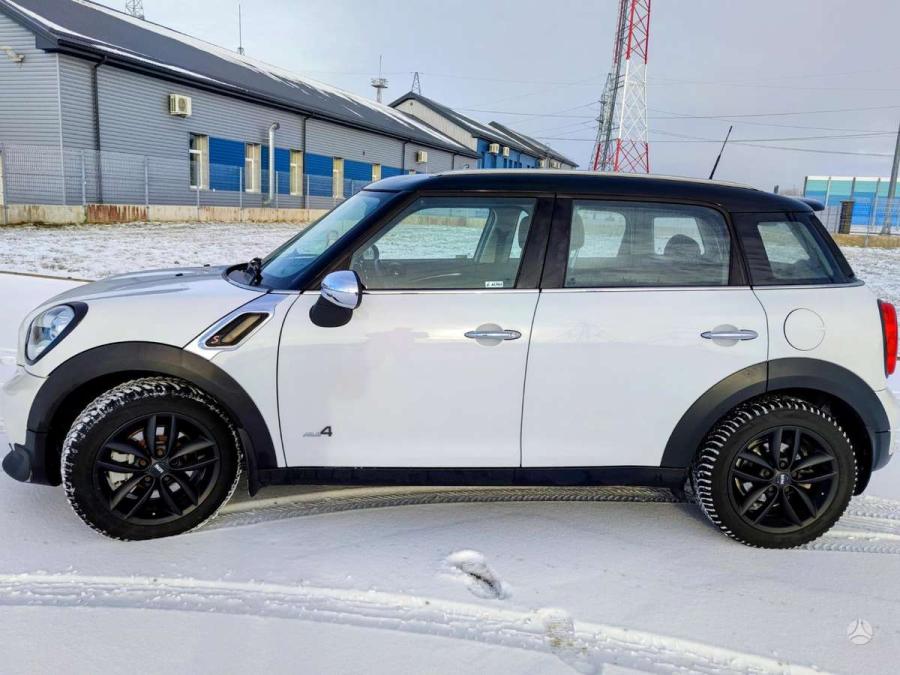 White MINI Countryman 2012 in Siauliai, with an engine capacity of 1.60 L and mileage of 142 thousand km for 6700 €, photo 3 on AUTOMOTO.COM.LV