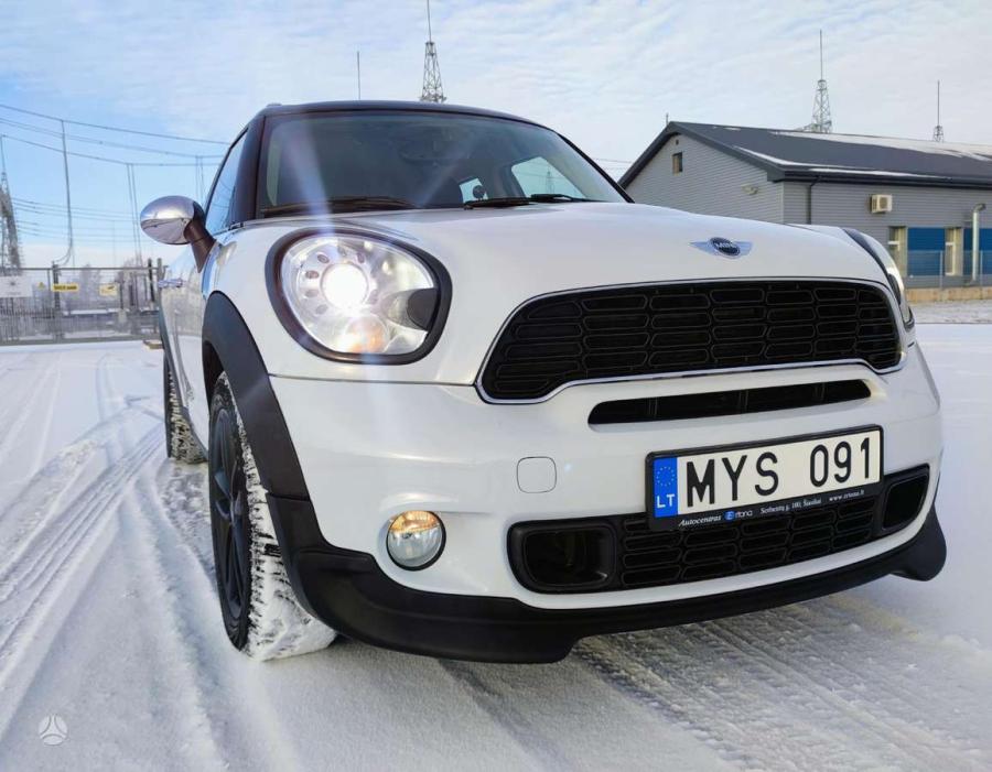 White MINI Countryman 2012 in Siauliai, with an engine capacity of 1.60 L and mileage of 142 thousand km for 6700 €, photo 4 on AUTOMOTO.COM.LV