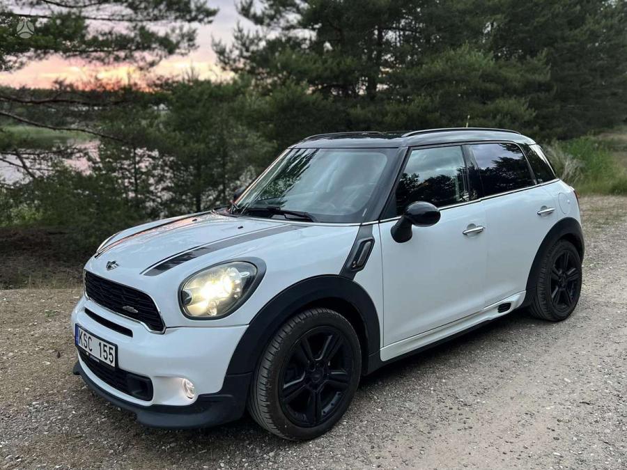 White MINI Countryman 2012 in Klaipeda, with an engine capacity of 1.60 L and mileage of 167 thousand km for 7400 €, photo 1 on AUTOMOTO.COM.LV