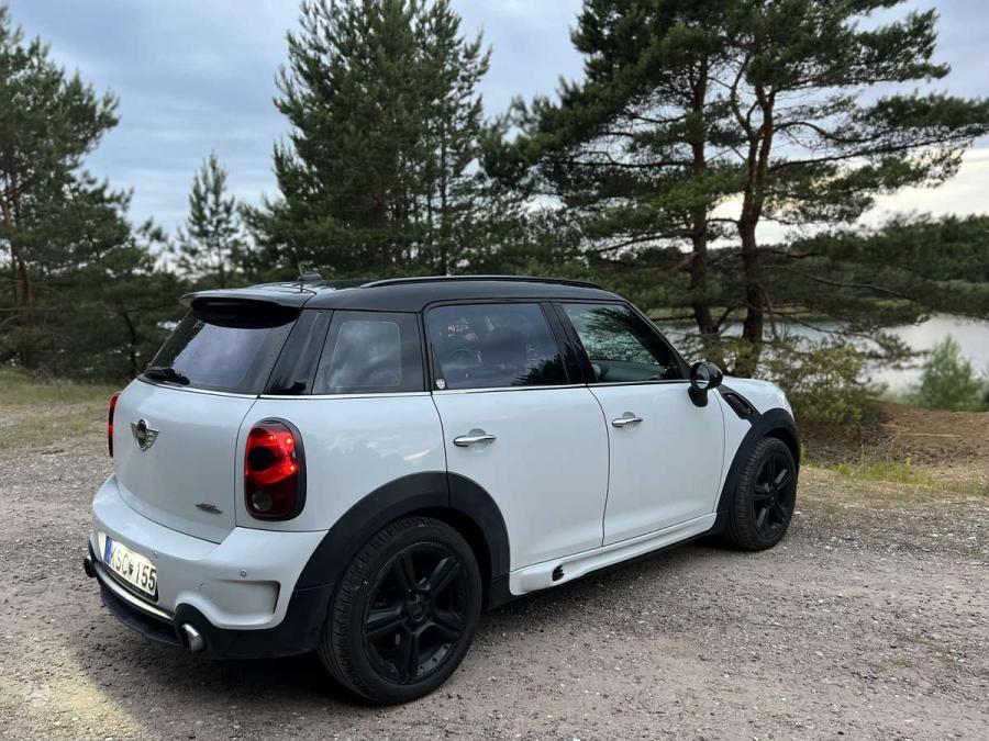 White MINI Countryman 2012 in Klaipeda, with an engine capacity of 1.60 L and mileage of 167 thousand km for 7400 €, photo 5 on AUTOMOTO.COM.LV