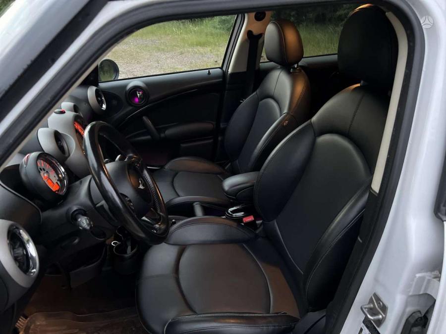 White MINI Countryman 2012 in Klaipeda, with an engine capacity of 1.60 L and mileage of 167 thousand km for 7400 €, photo 9 on AUTOMOTO.COM.LV