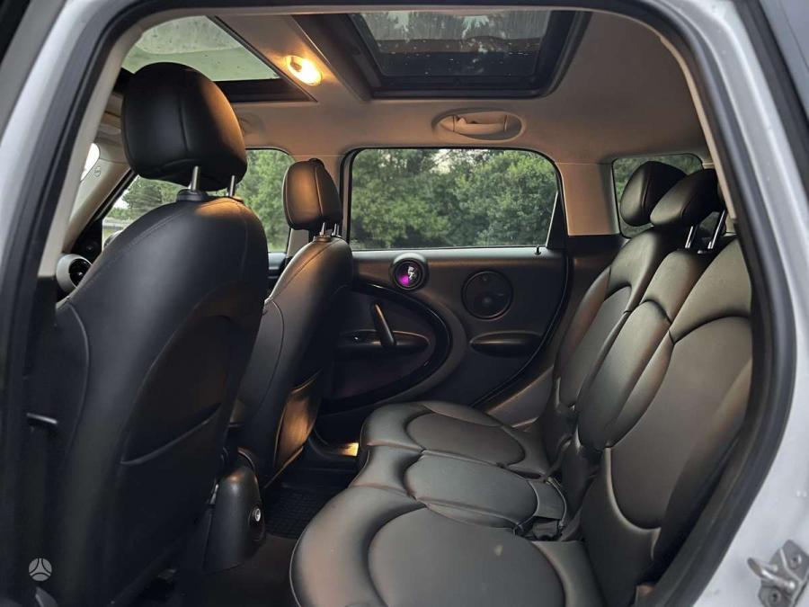 White MINI Countryman 2012 in Klaipeda, with an engine capacity of 1.60 L and mileage of 167 thousand km for 7400 €, photo 10 on AUTOMOTO.COM.LV