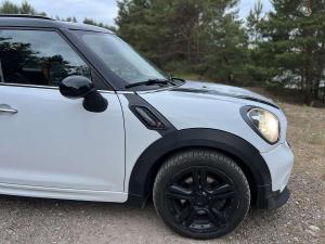 White MINI Countryman 2012 in Klaipeda, with an engine capacity of 1.60 L and mileage of 167 thousand km for 7400 €, photo 18 on AUTOMOTO.COM.LV