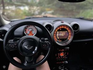 White MINI Countryman 2012 in Klaipeda, with an engine capacity of 1.60 L and mileage of 167 thousand km for 7400 €, photo 25 on AUTOMOTO.COM.LV