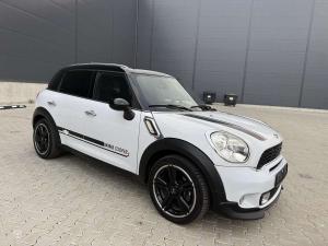 White MINI Countryman 2012 in Siauliai, with an engine capacity of 2.00 L and mileage of 222 thousand km for 5650 €, photo 4 on AUTOMOTO.COM.LV