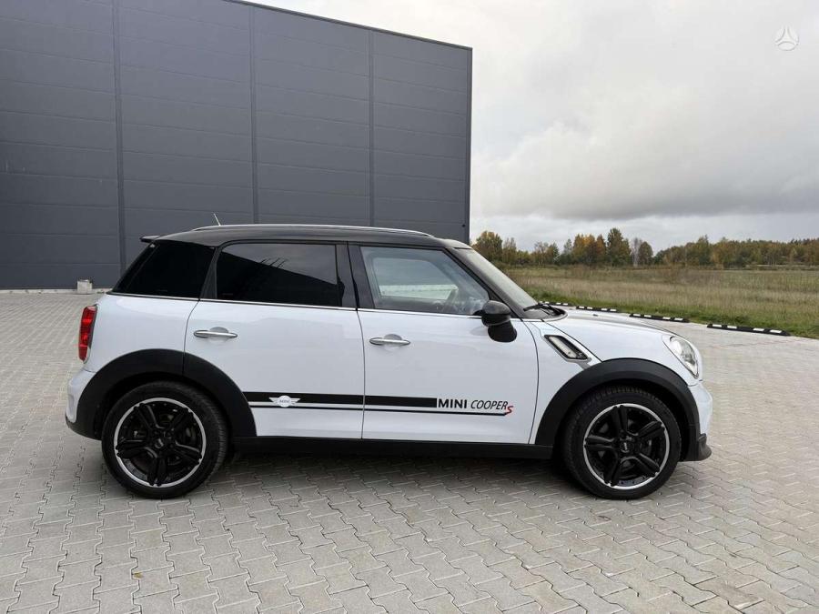 White MINI Countryman 2012 in Siauliai, with an engine capacity of 2.00 L and mileage of 222 thousand km for 5650 €, photo 5 on AUTOMOTO.COM.LV