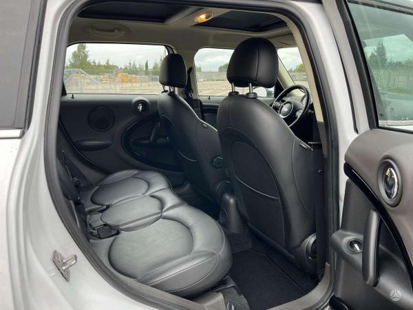 White MINI Countryman 2012 in Taurage, with an engine capacity of 1.60 L and mileage of 285 thousand km for 4300 €, photo 11 on AUTOMOTO.COM.LV