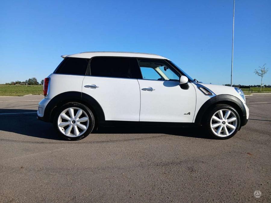 White MINI Countryman 2013 in Marijampole, with an engine capacity of 2.00 L and mileage of 132 thousand km for 8750 €, photo 3 on AUTOMOTO.COM.LV