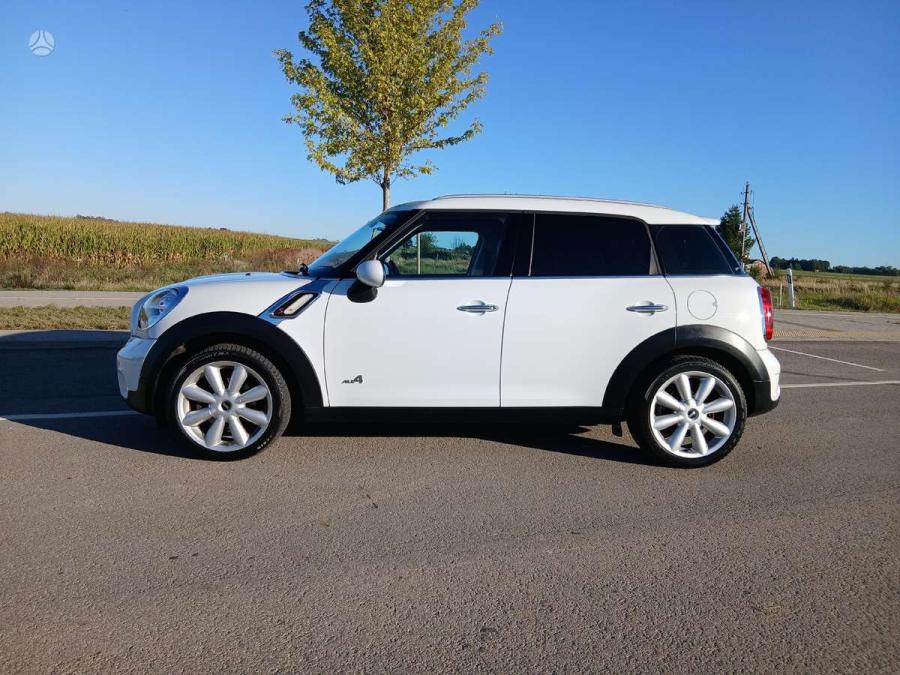 White MINI Countryman 2013 in Marijampole, with an engine capacity of 2.00 L and mileage of 132 thousand km for 8750 €, photo 4 on AUTOMOTO.COM.LV