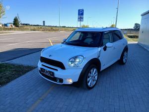 White MINI Countryman 2013 in Marijampole, with an engine capacity of 2.00 L and mileage of 132 thousand km for 8750 €, photo 8 on AUTOMOTO.COM.LV