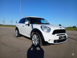White MINI Countryman 2013 in Marijampole, with an engine capacity of 2.00 L and mileage of 132 thousand km for 8750 €, photo 10 on AUTOMOTO.COM.LV