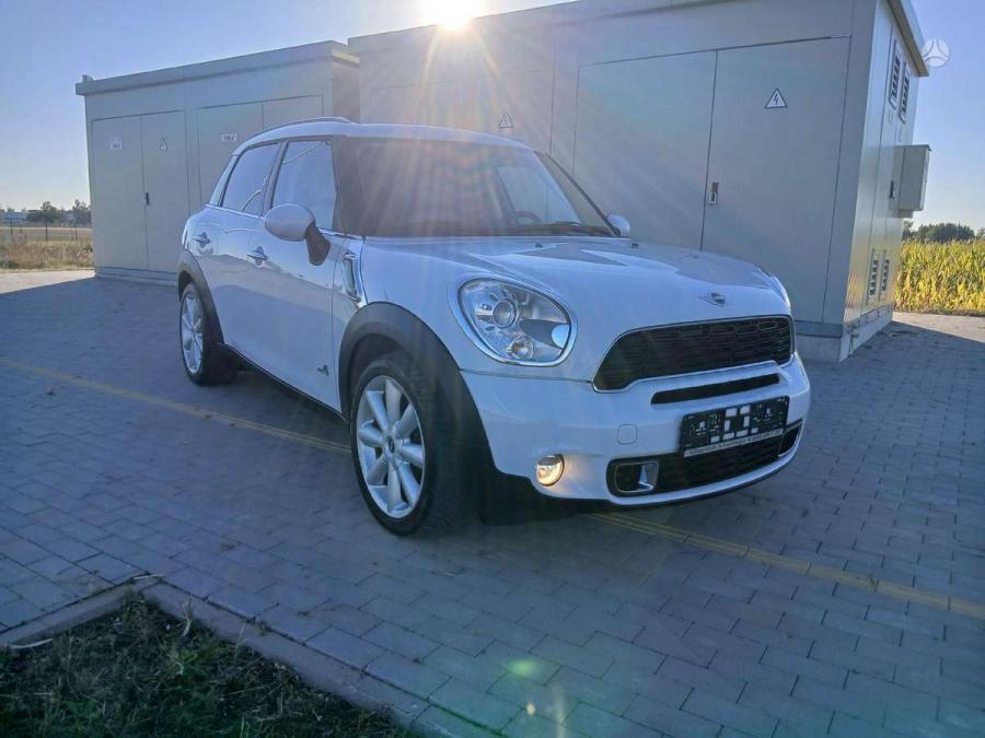 White MINI Countryman 2013 in Marijampole, with an engine capacity of 2.00 L and mileage of 132 thousand km for 8750 €, photo 13 on AUTOMOTO.COM.LV