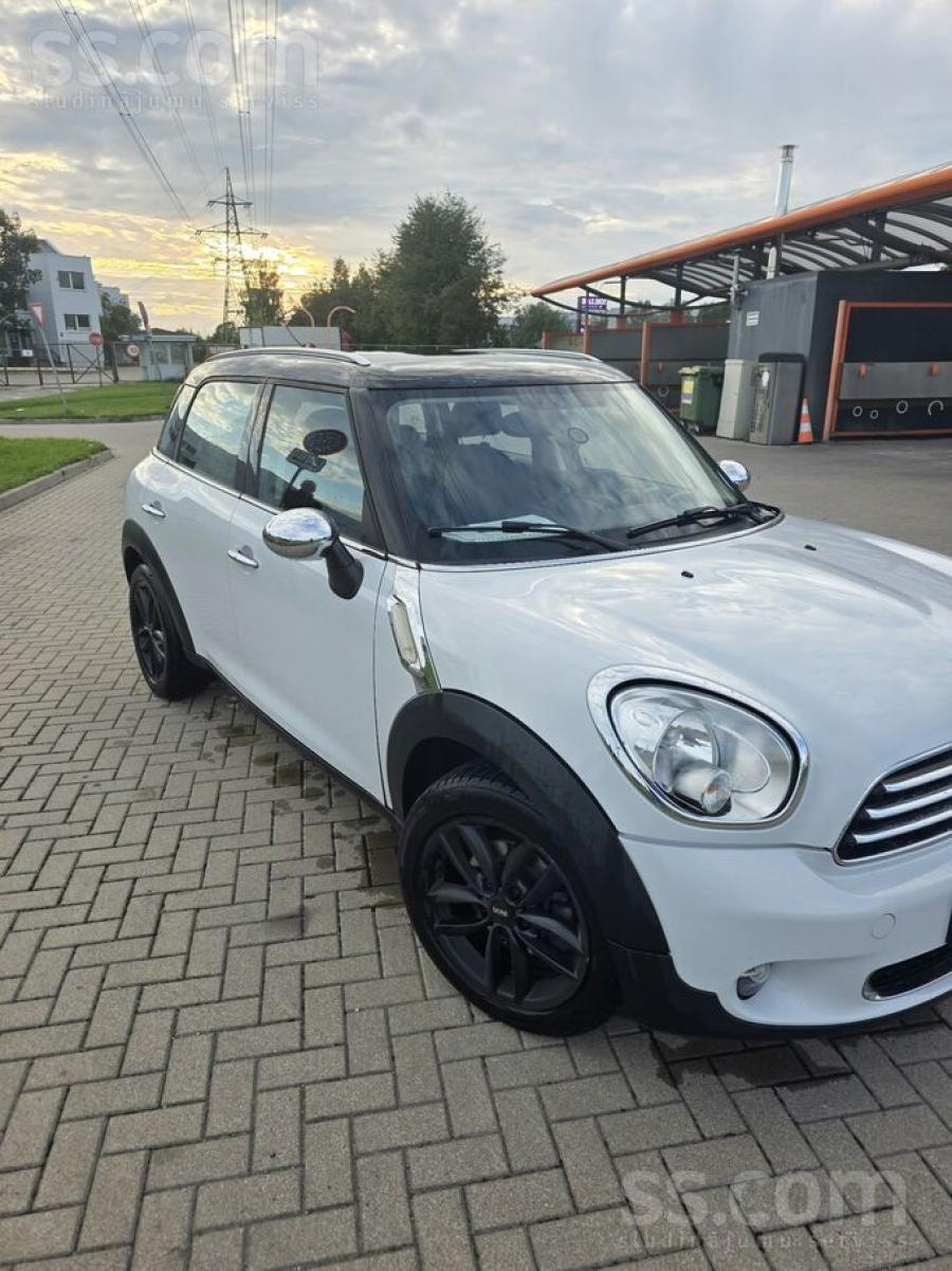 White MINI Countryman 2013 in Riga, with an engine capacity of 2.00 L and mileage of 203 thousand km for 6700 €, photo 1 on AUTOMOTO.COM.LV