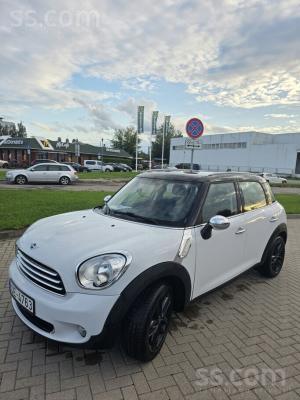 White MINI Countryman 2013 in Riga, with an engine capacity of 2.00 L and mileage of 203 thousand km for 6700 €, photo 3 on AUTOMOTO.COM.LV