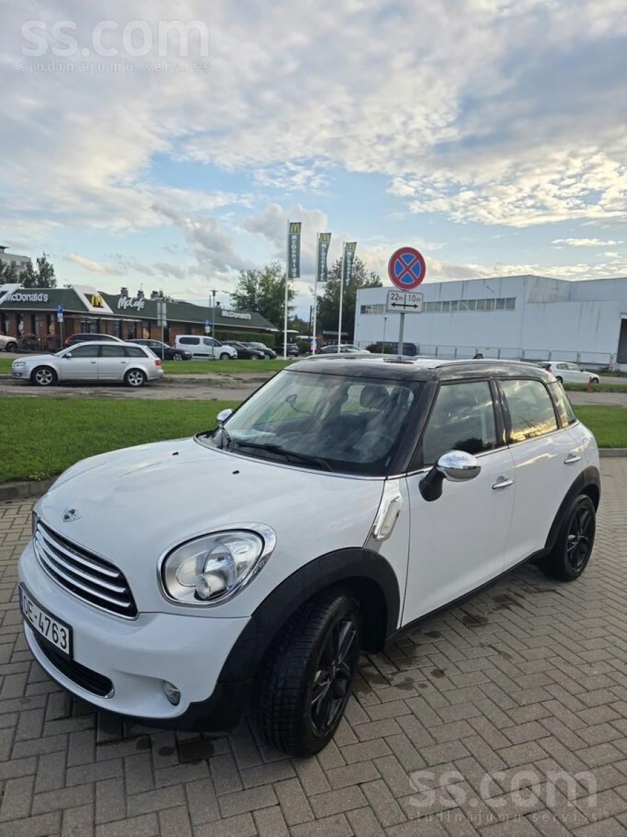 White MINI Countryman 2013 in Riga, with an engine capacity of 2.00 L and mileage of 203 thousand km for 6700 €, photo 3 on AUTOMOTO.COM.LV