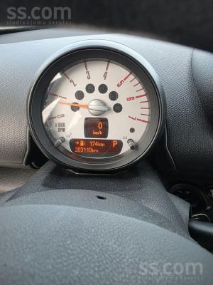 White MINI Countryman 2013 in Riga, with an engine capacity of 2.00 L and mileage of 203 thousand km for 6700 €, photo 5 on AUTOMOTO.COM.LV
