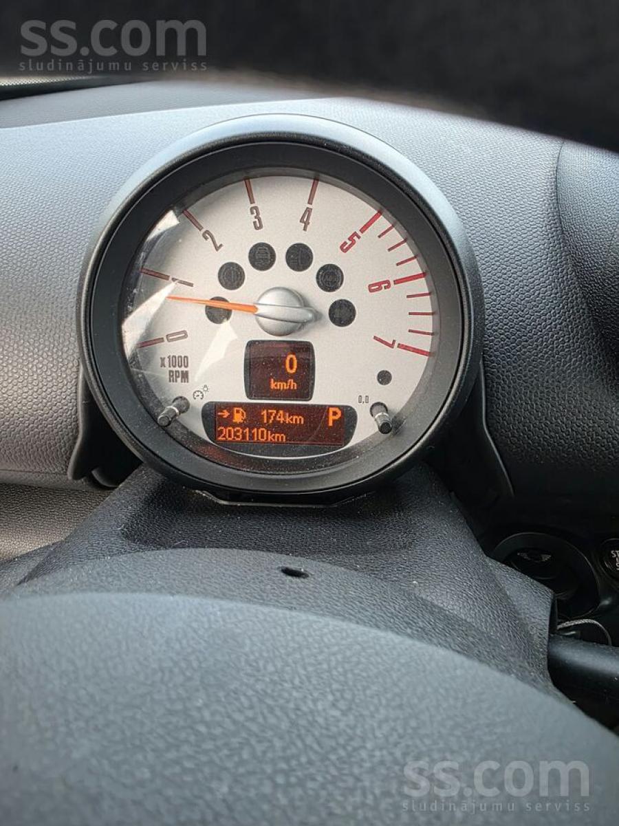 White MINI Countryman 2013 in Riga, with an engine capacity of 2.00 L and mileage of 203 thousand km for 6700 €, photo 5 on AUTOMOTO.COM.LV