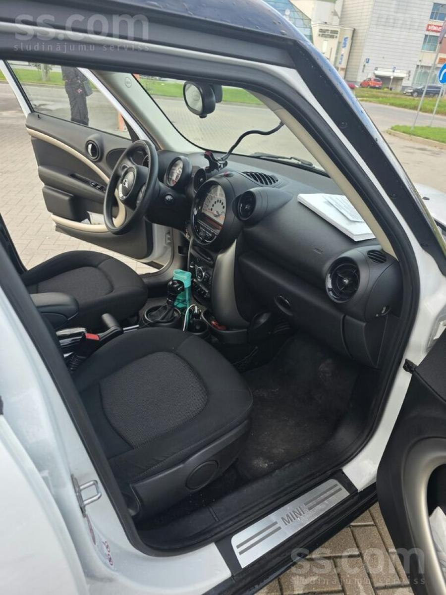 White MINI Countryman 2013 in Riga, with an engine capacity of 2.00 L and mileage of 203 thousand km for 6700 €, photo 8 on AUTOMOTO.COM.LV