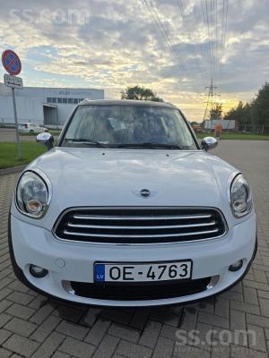 White MINI Countryman 2013 in Riga, with an engine capacity of 2.00 L and mileage of 203 thousand km for 6700 €, photo 12 on AUTOMOTO.COM.LV