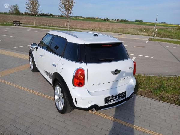 White MINI Countryman 2013 in Marijampole, with an engine capacity of 2.00 L and mileage of 132 thousand km for 8750 €, photo 9 on AUTOMOTO.COM.LV