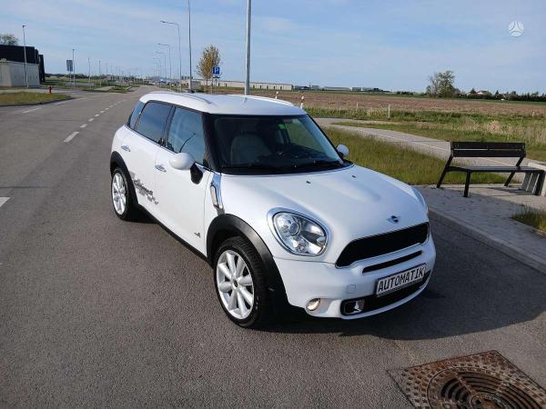 White MINI Countryman 2013 in Marijampole, with an engine capacity of 2.00 L and mileage of 132 thousand km for 8750 €, photo 10 on AUTOMOTO.COM.LV