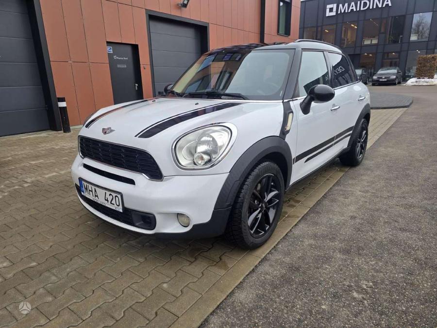White MINI Countryman 2014 in Vilnius, with an engine capacity of 1.60 L and mileage of 235 thousand km for 4800 €, photo 1 on AUTOMOTO.COM.LV
