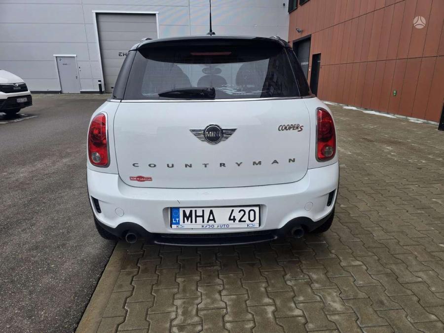 White MINI Countryman 2014 in Vilnius, with an engine capacity of 1.60 L and mileage of 235 thousand km for 4800 €, photo 2 on AUTOMOTO.COM.LV