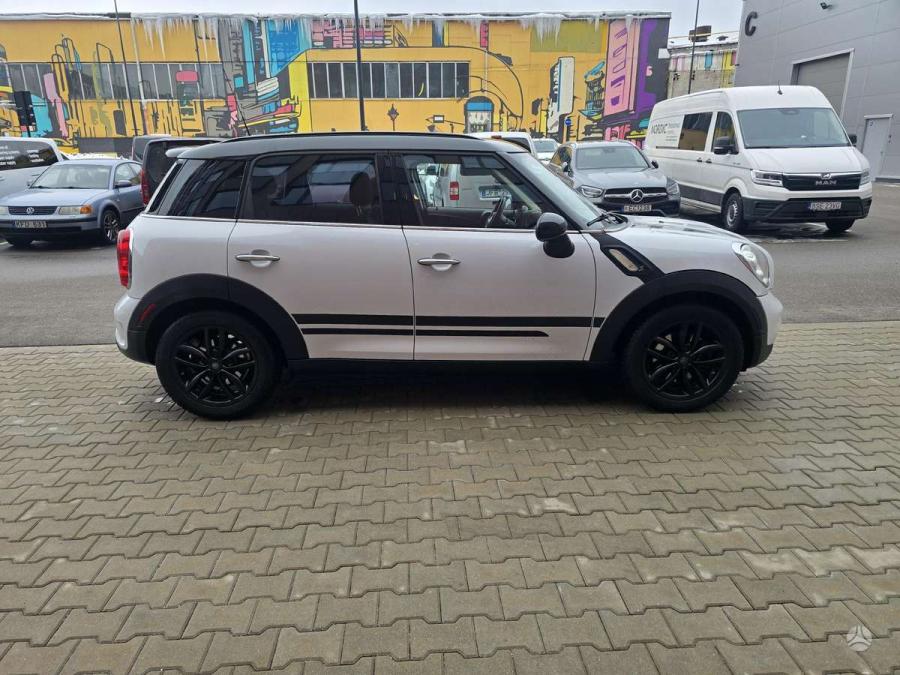 White MINI Countryman 2014 in Vilnius, with an engine capacity of 1.60 L and mileage of 235 thousand km for 4800 €, photo 4 on AUTOMOTO.COM.LV