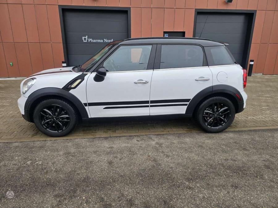 White MINI Countryman 2014 in Vilnius, with an engine capacity of 1.60 L and mileage of 235 thousand km for 4800 €, photo 7 on AUTOMOTO.COM.LV