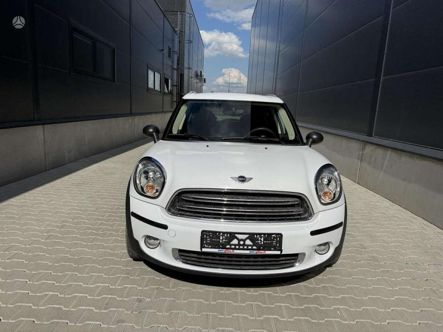 White MINI Countryman 2015 in Siauliai, with an engine capacity of 1.60 L and mileage of 225 thousand km for 4950 €, photo 3 on AUTOMOTO.COM.LV