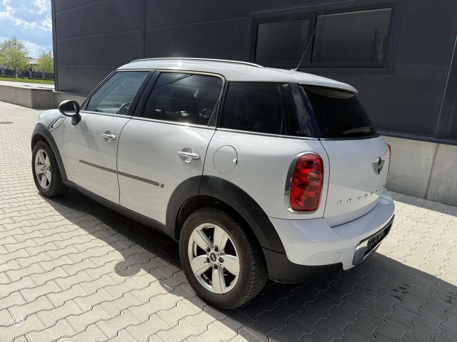White MINI Countryman 2015 in Siauliai, with an engine capacity of 1.60 L and mileage of 225 thousand km for 4950 €, photo 8 on AUTOMOTO.COM.LV