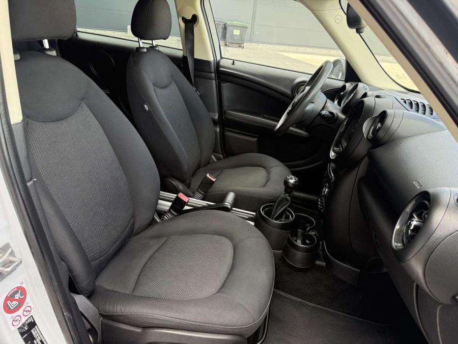 White MINI Countryman 2015 in Siauliai, with an engine capacity of 1.60 L and mileage of 225 thousand km for 4950 €, photo 12 on AUTOMOTO.COM.LV