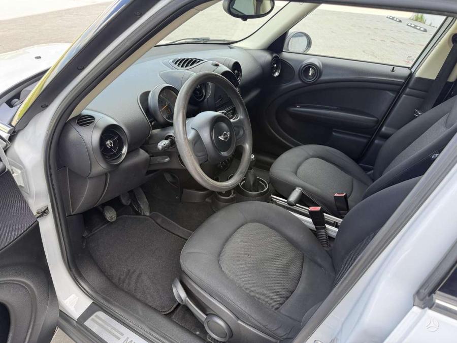 White MINI Countryman 2015 in Siauliai, with an engine capacity of 1.60 L and mileage of 225 thousand km for 4950 €, photo 13 on AUTOMOTO.COM.LV