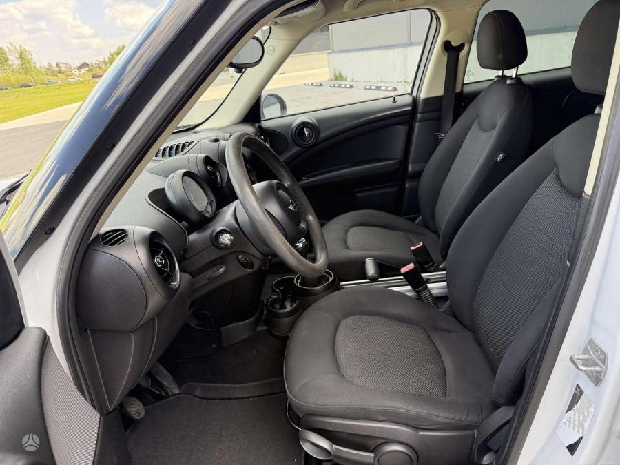 White MINI Countryman 2015 in Siauliai, with an engine capacity of 1.60 L and mileage of 225 thousand km for 4950 €, photo 14 on AUTOMOTO.COM.LV