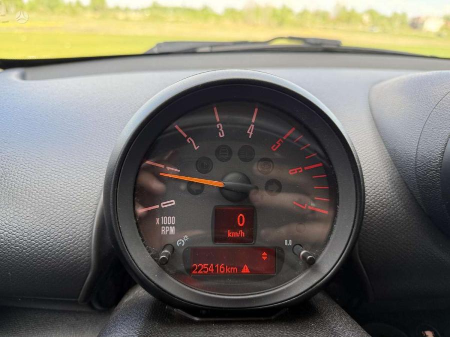 White MINI Countryman 2015 in Siauliai, with an engine capacity of 1.60 L and mileage of 225 thousand km for 4950 €, photo 16 on AUTOMOTO.COM.LV