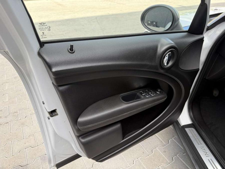 White MINI Countryman 2015 in Siauliai, with an engine capacity of 1.60 L and mileage of 225 thousand km for 4950 €, photo 19 on AUTOMOTO.COM.LV