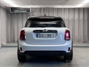 White MINI Countryman 2017 in Riga, with an engine capacity of 1.50 L and mileage of 40 thousand km for 19900 €, photo 5 on AUTOMOTO.COM.LV
