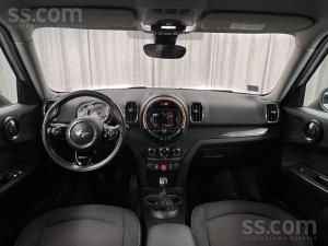 White MINI Countryman 2017 in Riga, with an engine capacity of 1.50 L and mileage of 40 thousand km for 19900 €, photo 7 on AUTOMOTO.COM.LV
