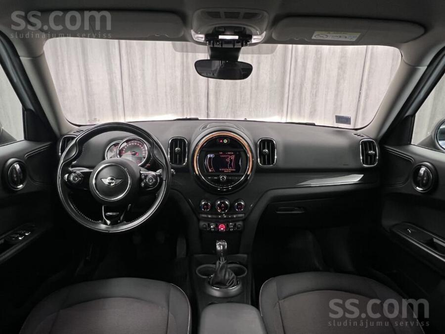White MINI Countryman 2017 in Riga, with an engine capacity of 1.50 L and mileage of 40 thousand km for 19900 €, photo 7 on AUTOMOTO.COM.LV