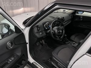 White MINI Countryman 2017 in Riga, with an engine capacity of 1.50 L and mileage of 40 thousand km for 19900 €, photo 9 on AUTOMOTO.COM.LV