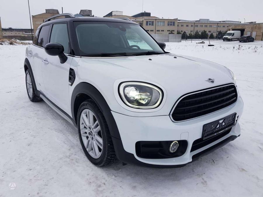 White MINI Countryman 2020 in Siauliai, with an engine capacity of 2.00 L and mileage of 99 thousand km for 14900 €, photo 3 on AUTOMOTO.COM.LV